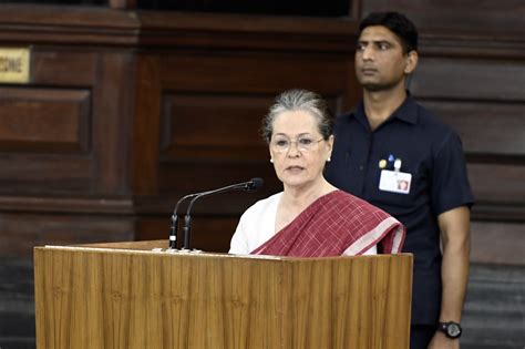 कहानी किताब और विवाद जानिए मनमोहन सिंह को क्यों कहा गया एक्सीडेंटल प्राइम मिनिस्टर