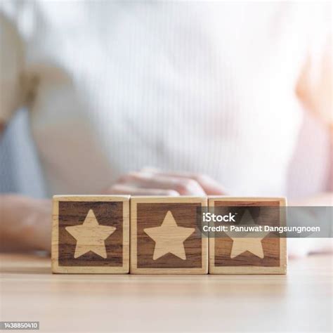 고객 선택 사용자 리뷰에 대한 평가를 위한 별 블록입니다 품질 서비스 등급 순위 고객 리뷰 만족도 평가 및 피드백 개념 3에 대한 스톡 사진 및 기타 이미지 Istock