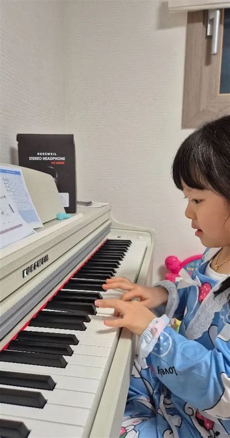 선생님이 밝고 좋으셔서 저도 아이도 고민없이 수업 받기로 결정했어요 또 아이에게 맞는 과정을 상담하며 잘 알려주셔서 선생님 믿고 따라가면 될 것 같아요 선생님 가시자마자