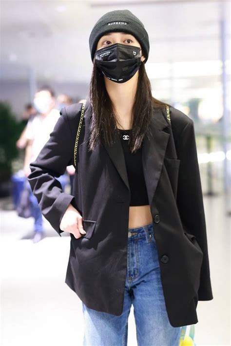 周洁琼黑衣运动装变身酷盖 眼神呆萌藏不住少女感 搜狐大视野 搜狐新闻