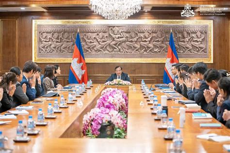 លោក ប្រាក់ សុខុន អនុញ្ញាតឱ្យនិស្សិតជ័យលាភីចំនួន ២៤រូប មកពីក្រសួង ស្ថាប័ន ចំនួន១៥ ចូលជួប ខណៈលោក