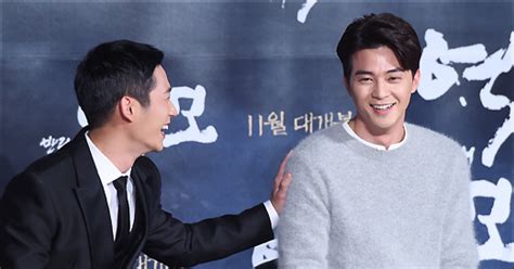 [md포토] 정해인 김지훈 오랜만에 보니 더 좋네~