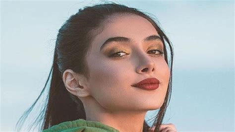 آهنگ عاشقانه من دلم تنگ یه زنگته حق بده تنگ صدای قشنگته