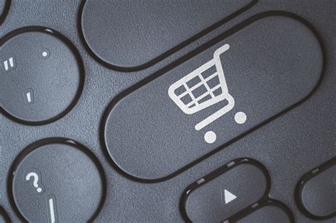 온라인 쇼핑 및 전자 상거래 개념을위한 컴퓨터 키보드의 쇼핑 트롤리 카트 인쇄 화면 0명에 대한 스톡 사진 및 기타 이미지 0명 가격 검색 Istock