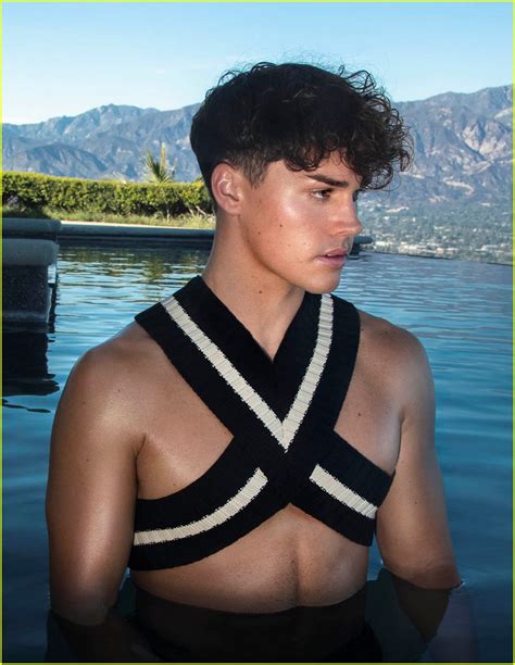 Tiktok Star Noah Beck Shows Off His Physique For Mood Talks Dating Dixie Damelio Photo