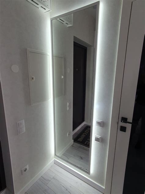 Дзеркало настінне 150 50 см у мдф рамі білого кольору з фоновим лідом підсвічуванням продаж