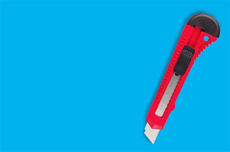 텍스트 복사 공간와 파란색 배경에 빨간색 플라스틱으로 한 문구 칼 처리 강철에 대한 스톡 사진 및 기타 이미지 강철 건설 산업 금속 Istock