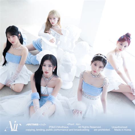 2024 Loona Collect