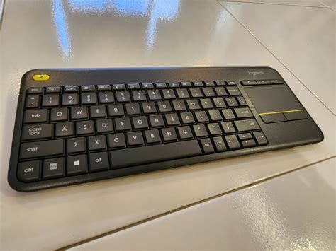 Logitech K400 Plus Usb Keyboard Computers And Tech Parts And Accessories Computer Keyboard On