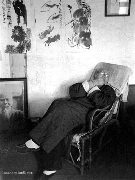 1948年11月 齐白石在北平绘画生活老照片 天下老照片网