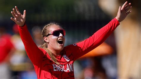 One Of The Best Bowlers Tammy Beaumont Delighted At Sophie