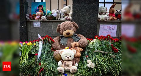 Russians Pay Tribute To Victims Of Mass Shooting At Kazan School