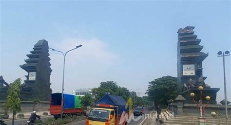 Dprd Gresik Apresiasi Dlh Gresik Gercep Tangani Kerusakan Gapura Naga Giri Ikon Kota Wali Yang