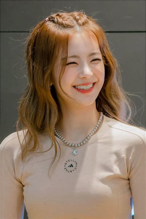 Lia Itzy Smile Princess Lia Short Hair Styles Easy Fashion Stylist