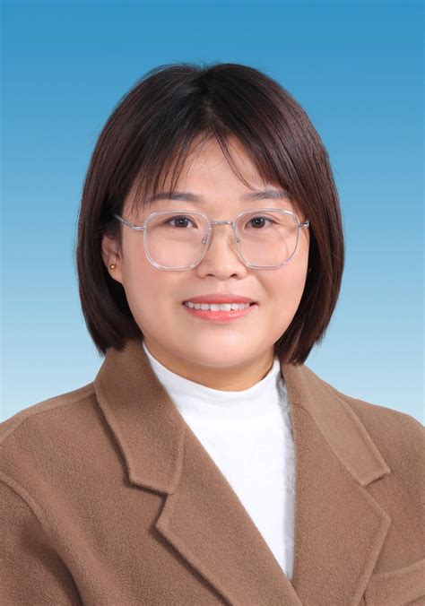 逯玲娜副教授 基础科学学院
