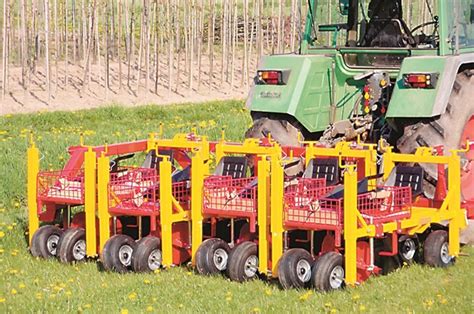 Прикачни и самоходни машини заместват лопатата и канапа Български Фермер