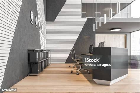 흑백 벽에 시계가 있는 개방형 공간 로비의 리셉션 데스크 목재 바닥 0명에 대한 스톡 사진 및 기타 이미지 0명 3차원 형태 가구 Istock