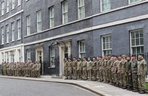 Генеральний штаб ЗСУ On Twitter хвилини мовчання на Даунінґ стріт у память про рік