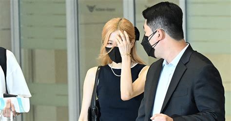 블랙핑크 로제 스포트라이트 받으며 포토엔hd