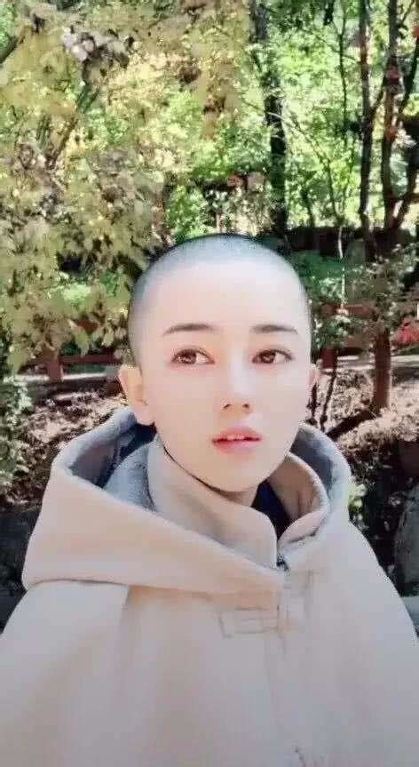 最美尼姑意外走红最是她回眸一刹那的温柔与娇羞 网友