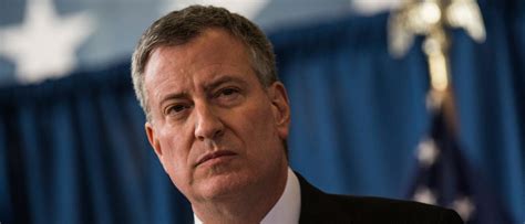 Fact Check Does This Photo Show Nyc Mayor Bill De Blasio Wearing A Che Guevara Shirt Check