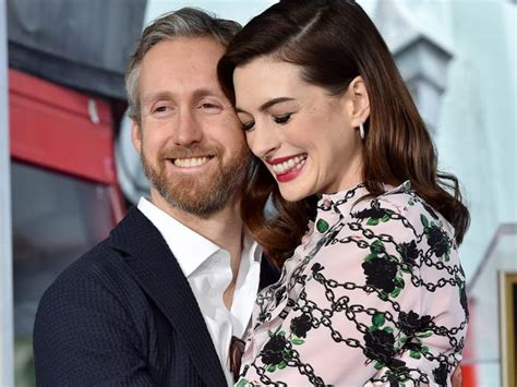 Anne Hathaway Og Adam Shulman 2024 Anne Hathaway Slips Into A Brown