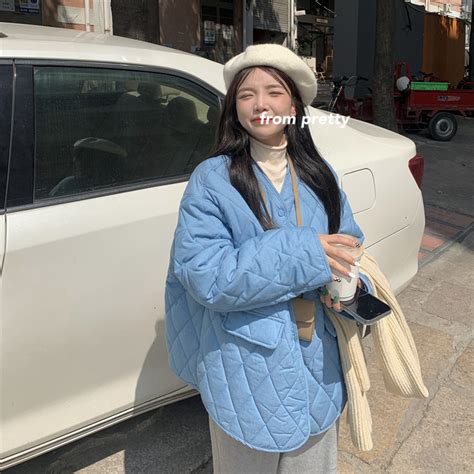 여성 다이아 퀼팅 누빔 브이넥 노카라 오버핏 웰론 숏 경량패딩 점퍼 자켓 소라색