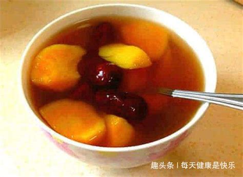 女人来例假时别只知道喝生姜红糖水这几样食物也要多吃