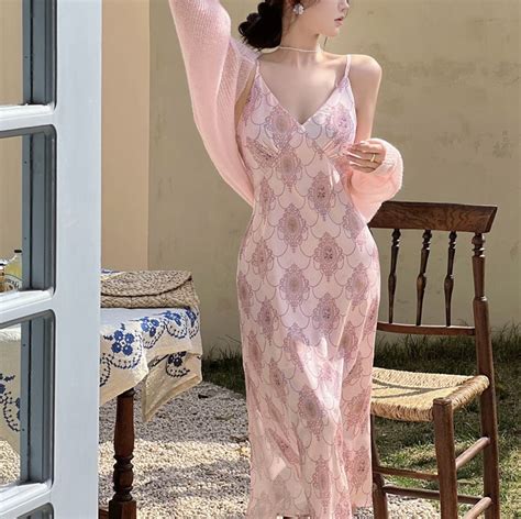 더블제이 신혼신행호캉스고급스러운동남아발리코디 브이 하트 넥 유니크 유러피안 패턴 나시 롱 원피스