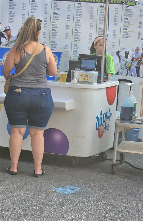 Pawgiest Mom Ive Ever Seen Wide Hips Big Ole Booty Tight Jeans Forum