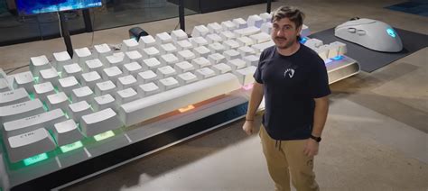 [video] Shikoni Si Duken Mausi Dhe Tastiera Më E Madhe Alsat