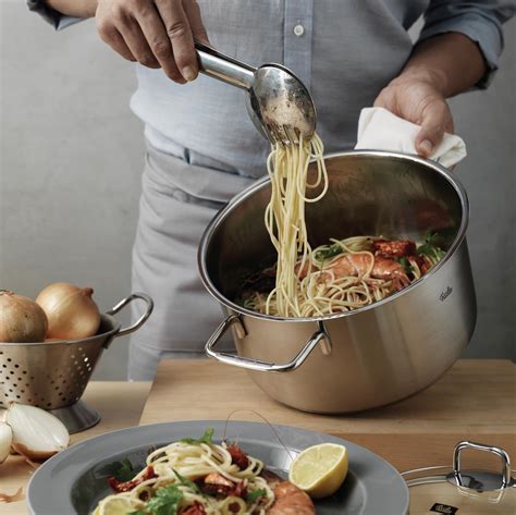 Fissler 미리 메리 휘슬러마스 🎅🏻 얼마 남지 않은 크리스마스를 맞아 휘슬러 산타가 준비한