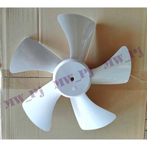 อะไหล่ พัดลมติดเพดานรถยนต์โคจร ขนาด 12 V และ ขนาด 24 V ของพัดลมโคจร ยี่ห้อ Bsa ที่มีขนาด 16