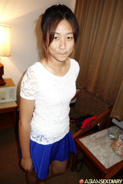 Naughty Thai Babe Nok Doffs Her Towel And Poses Naked Before Pov Sex