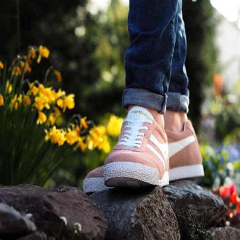 عکس پروفایل با کفش آل استار و اسپرت خوشگل و خوشرنگ