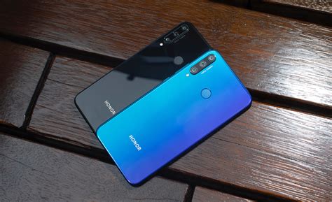Линейка смартфонов Honor 9 приехала в Россию без сервисов Google
