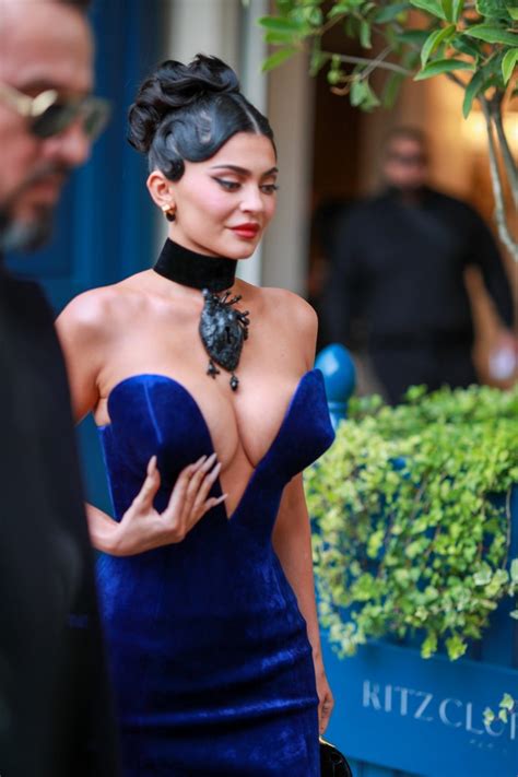 Kylie Jenner S Almost Naked Tits In Deep Cleavage Photos The Fappening
