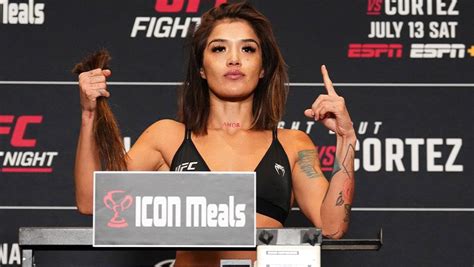 Tracy Cortez Coupe Ses Cheveux Pour Atteindre Le Poids Avant Son Combat