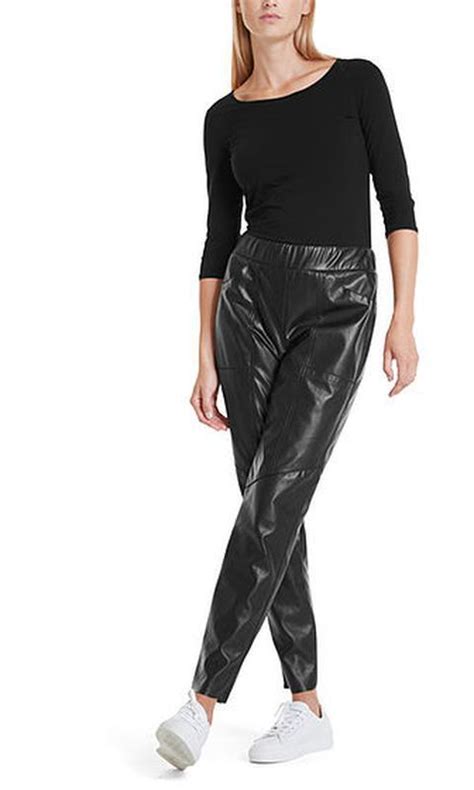 Штани штани під шкіру Marc Cain — ціна 1950 грн у каталозі Брюки Купити жіночі речі за доступною