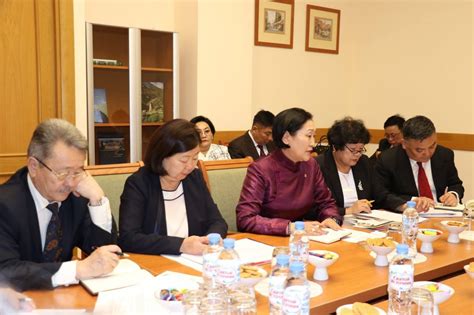 ОХУ ын Шинжлэх ухаан дээд боловсролын яамтай хамтын ажиллагааны хөтөлбөрт гарын үсэг зурлаа