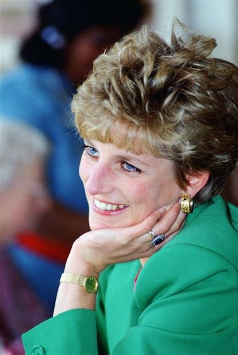 რატომ აღიზიანებდა პრინცესა დიანას ცნობილი საფირონის ბეჭედი სამეფო ოჯახის წევრებს