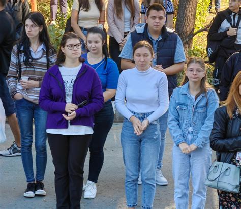 С над 1000 нови студенти започва годината в университет Проф д р Асен