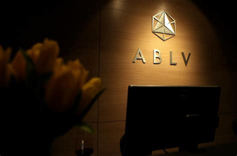 Надзиравший за банком Ablv чиновник получил два подарка почти на 1 млн