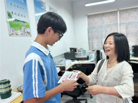 党员结对帮扶系列活动之点亮学生微心愿