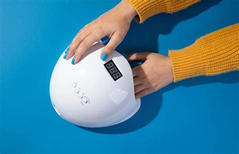 Как выбрать лампу для маникюра