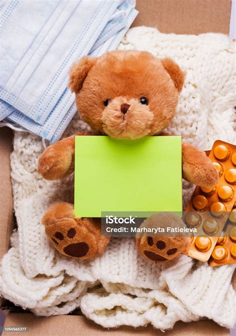 기부 개념 상자에 물건 의약품 및 개인 보호 장비 공간을 복사합니다 수직 개념에 대한 스톡 사진 및 기타 이미지 개념 건강관리와 의술 공동체 Istock