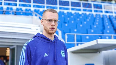 Bei Schalke 04 Außen Vor Baumgartl Trifft Transfer Entscheidung