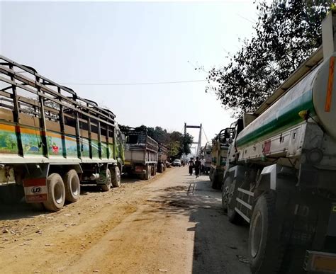 Dvb တိုက်ပွဲကြောင့် ရန်ကုန် စစ်တွေကားလမ်းတွင် ကုန်ကား ၄၀၀ ခန့် ၁ ပတ်ကြာ ပိတ်မိနေ