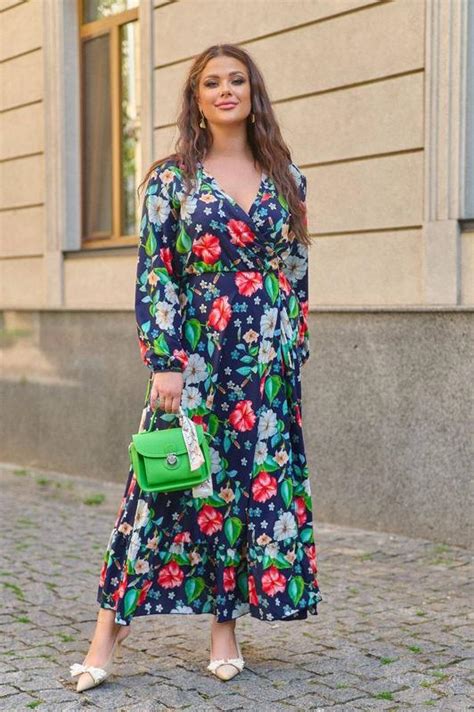 Жіночна сукня в квітах — ціна 1000 грн у каталозі Довгі сукні Купити жіночі речі за доступною