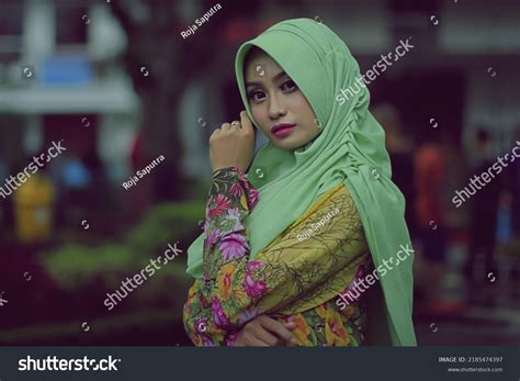 21 Putri Hijab Snímků Stock Fotografií A Vektorů Shutterstock